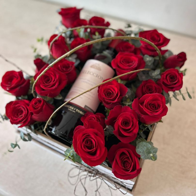 Caja con 24 Rosas rojas acompañada con vino - Bilbao
